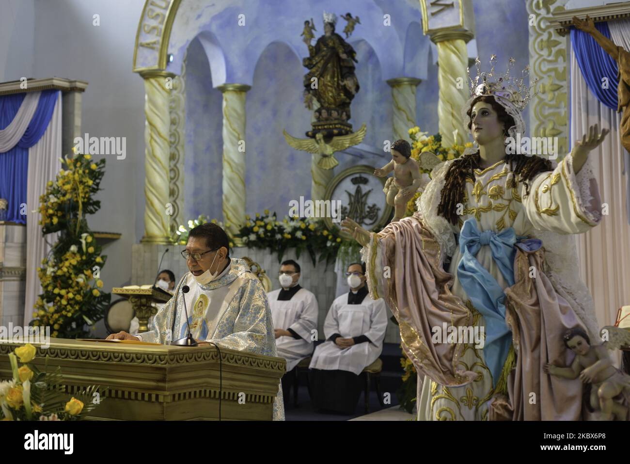 Father edwin roldan hi-res stock photography and images - Alamy