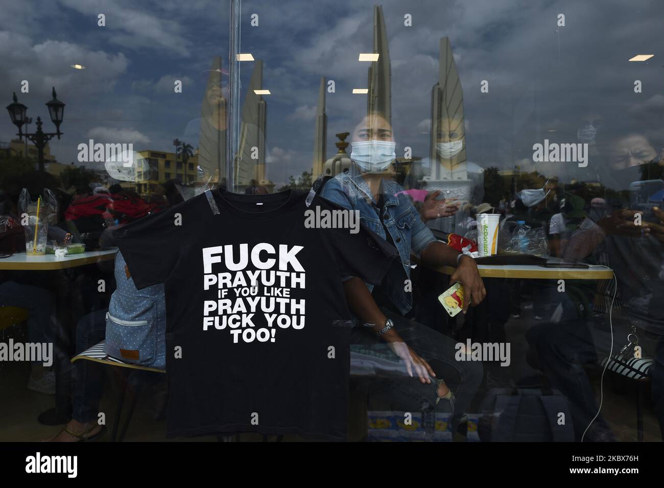 Anti-government protesters take part in a rally at Democracy Monument ...