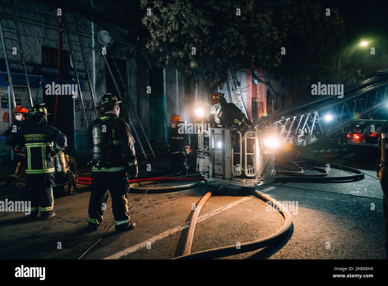 Fire in *cite in downtown Santiago, more than 15 fire trucks attended ...