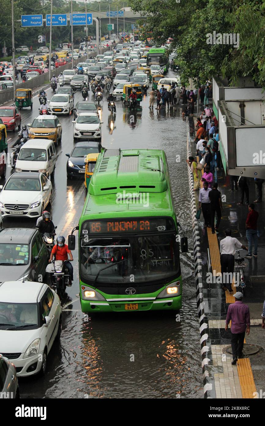 Heavy traffic congestion at ITO Bridge due to water logging after heavy ...