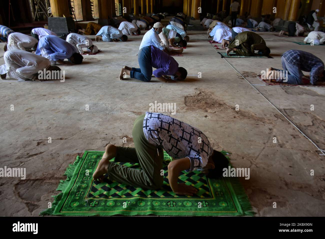 Kashmiri muslims offer prayers while maintaining social distance inside ...