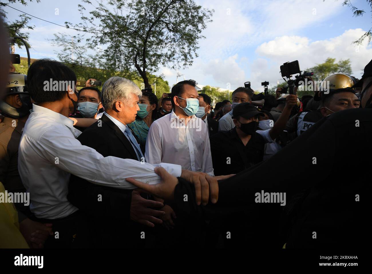 Education minister nataphol teepsuwan hi-res stock photography and ...