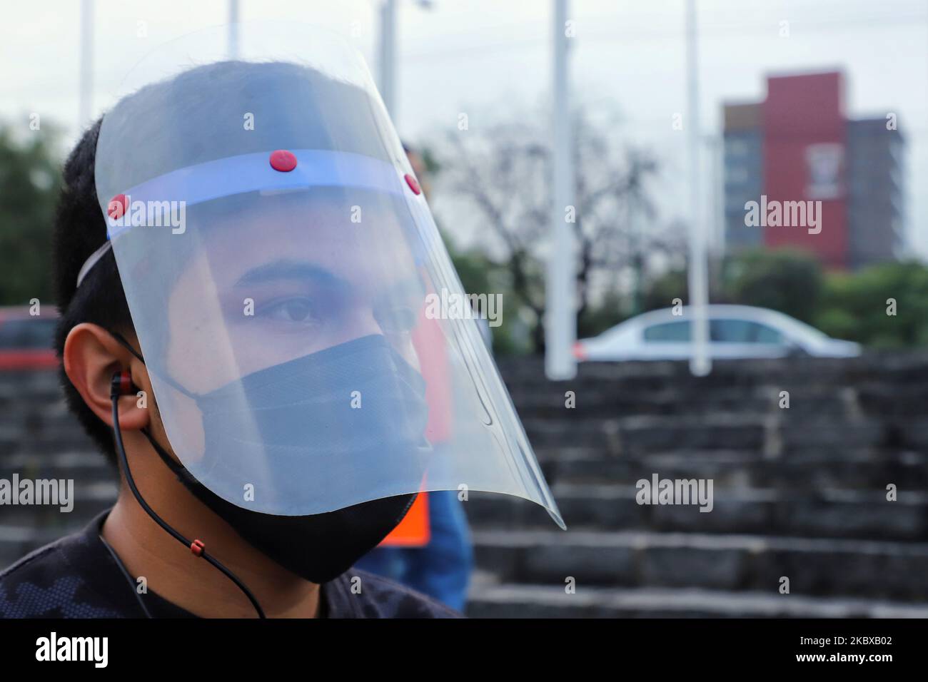 Aspirants to the literature career take UNAM admission exams with ...