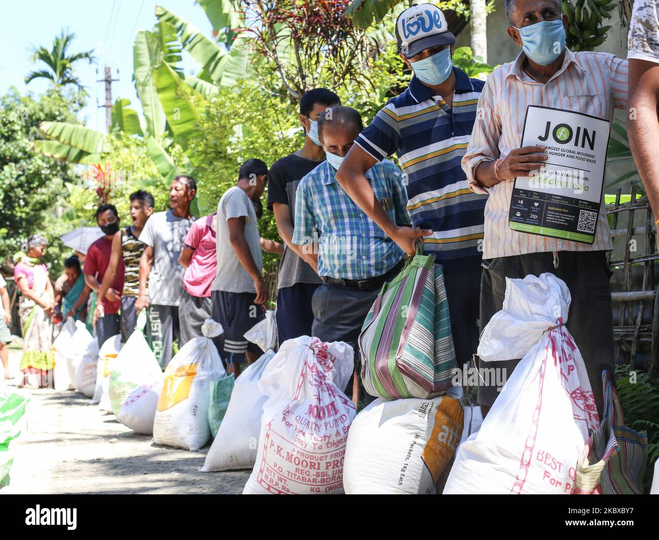 Flood relief distribution by the Feeding India team at Disangmukh ...