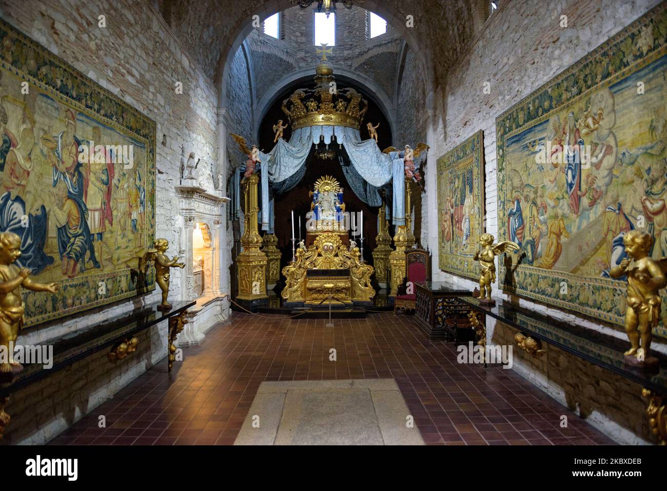 Interior de la catedral de girona hi-res stock photography and images ...