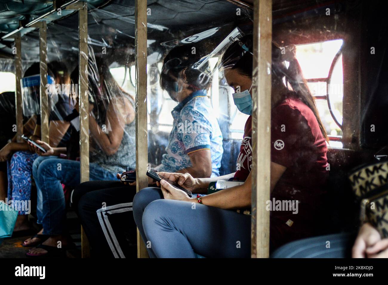 Jeepney wear face masks hi-res stock photography and images - Alamy