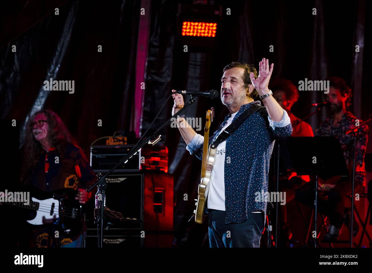 Necessary safety distances hi-res stock photography and images - Alamy