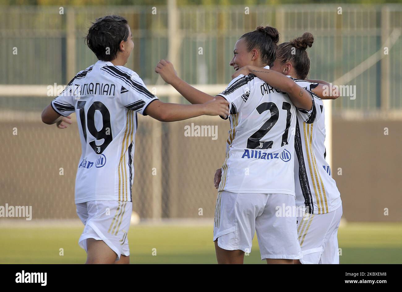 Arianna Caruso of Juventus celebrates with Lisa Boattin of Juventus and ...