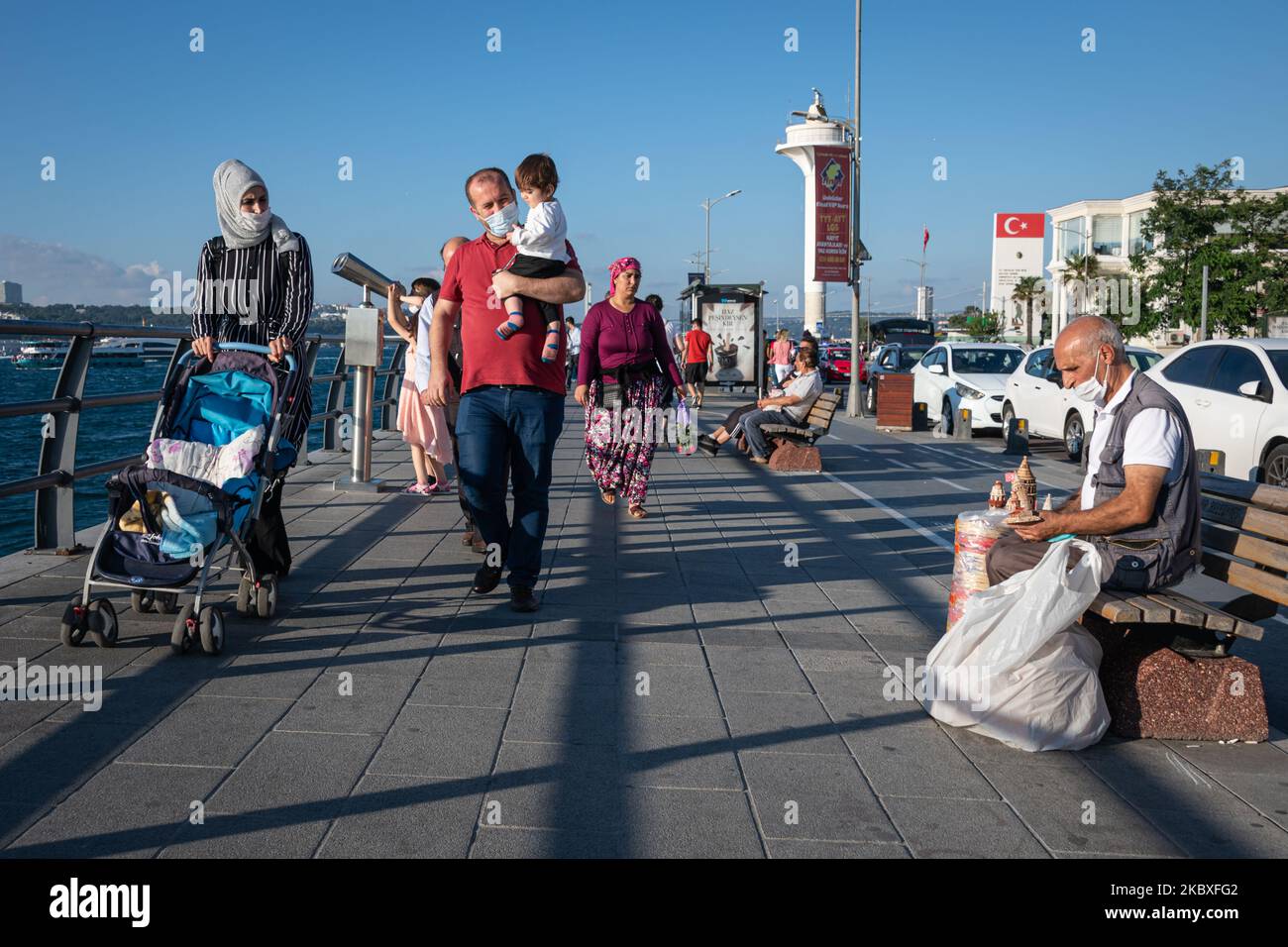 Bosphorus wear face masks hi-res stock photography and images - Alamy