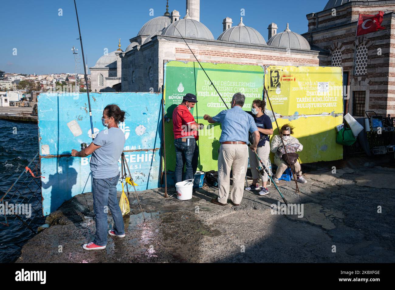 Bosphorus wear face masks hi-res stock photography and images - Alamy