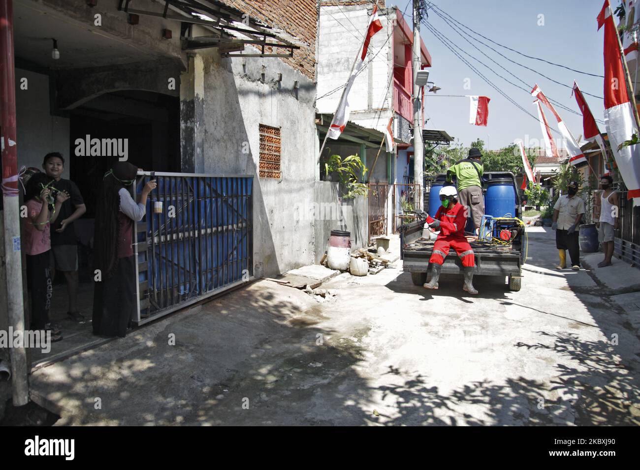 Sprying disinfectant hi-res stock photography and images - Alamy