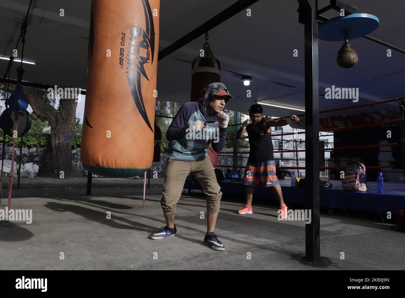 A young man during boxing classes at the Team Curtidores Technical ...