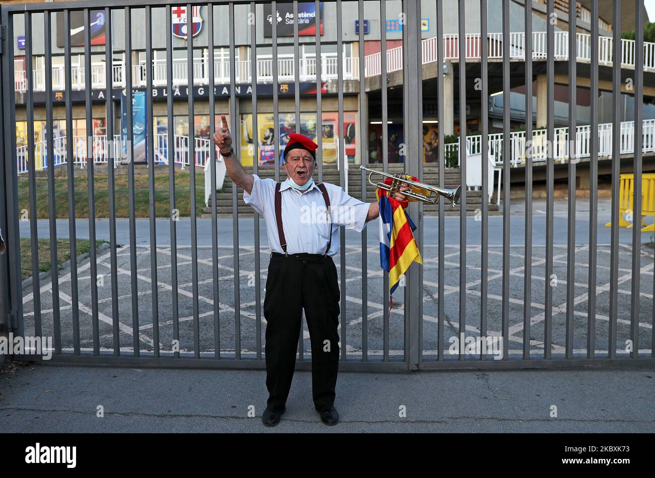 Demonstration in front of the FC Barcelona offices, calling for the ...