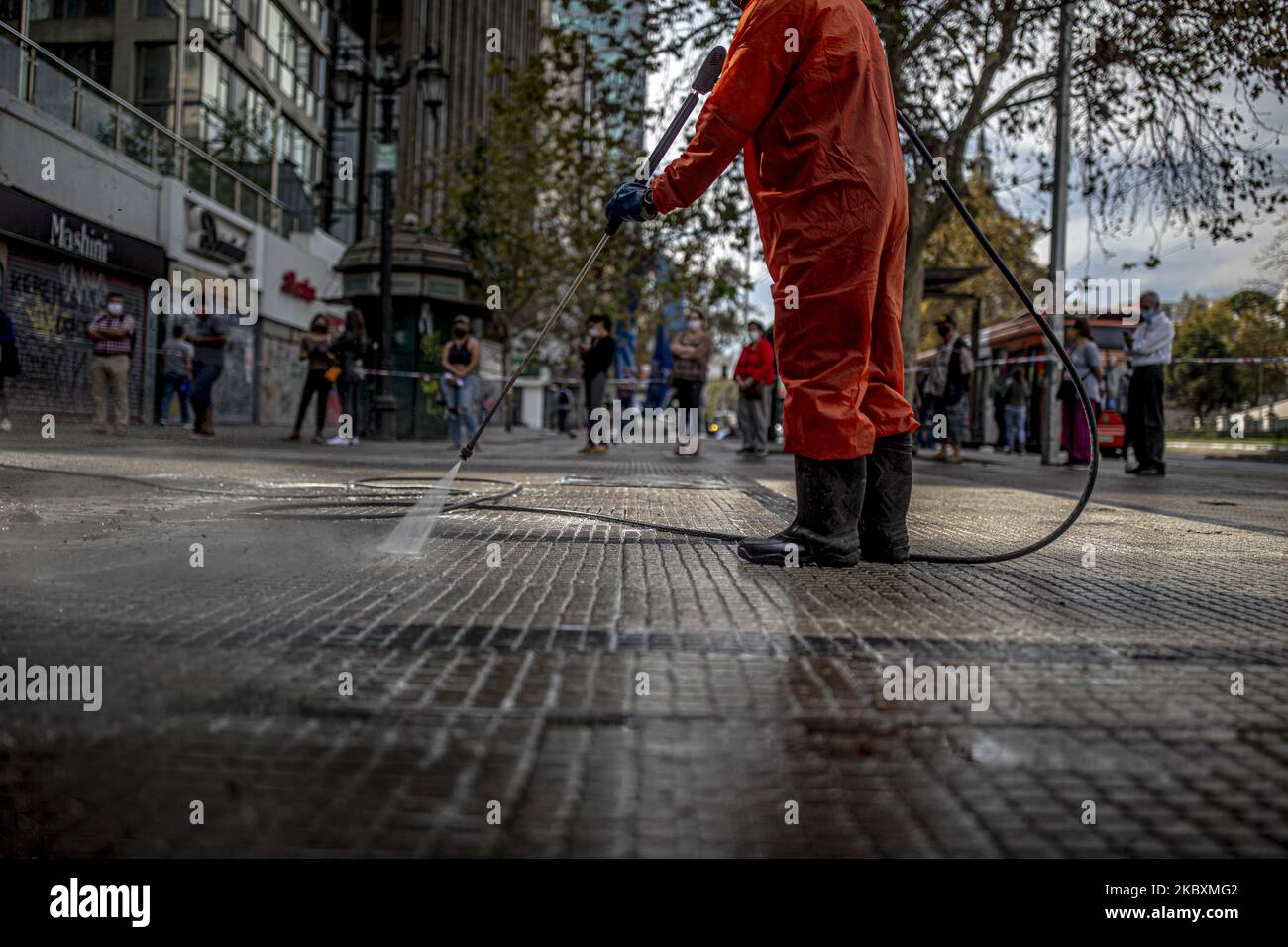 Daily life in Santiago (Chile) during the total quarantine imposed by ...