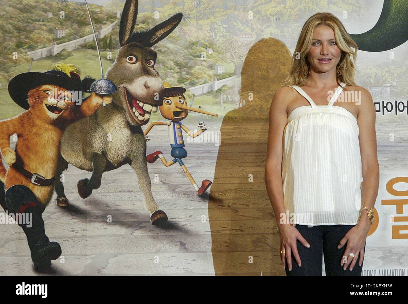 Actress Cameron Diaz hold she's participant film Shrek preview event ...