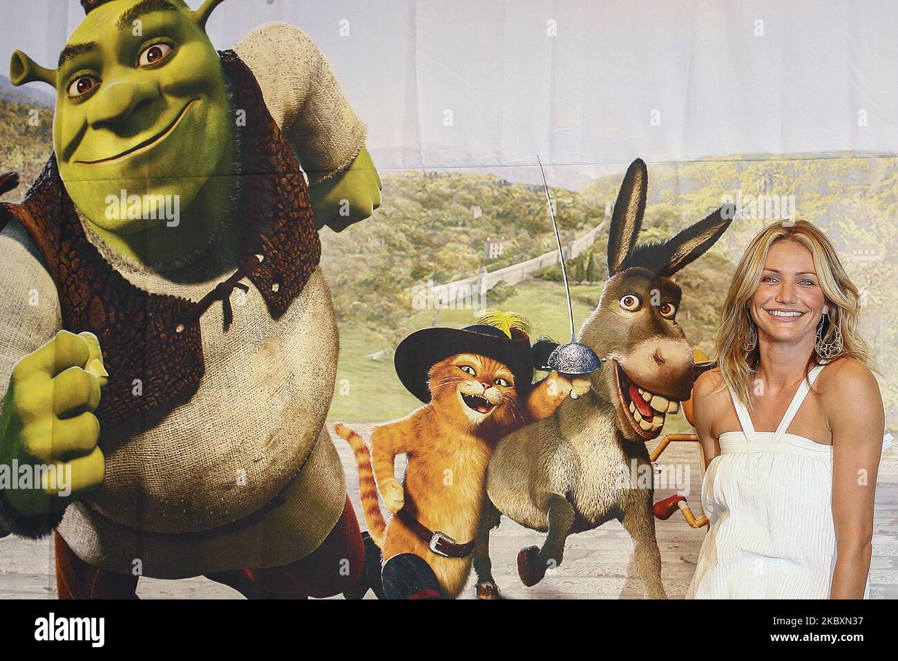 Actress Cameron Diaz hold she's participant film Shrek preview event ...