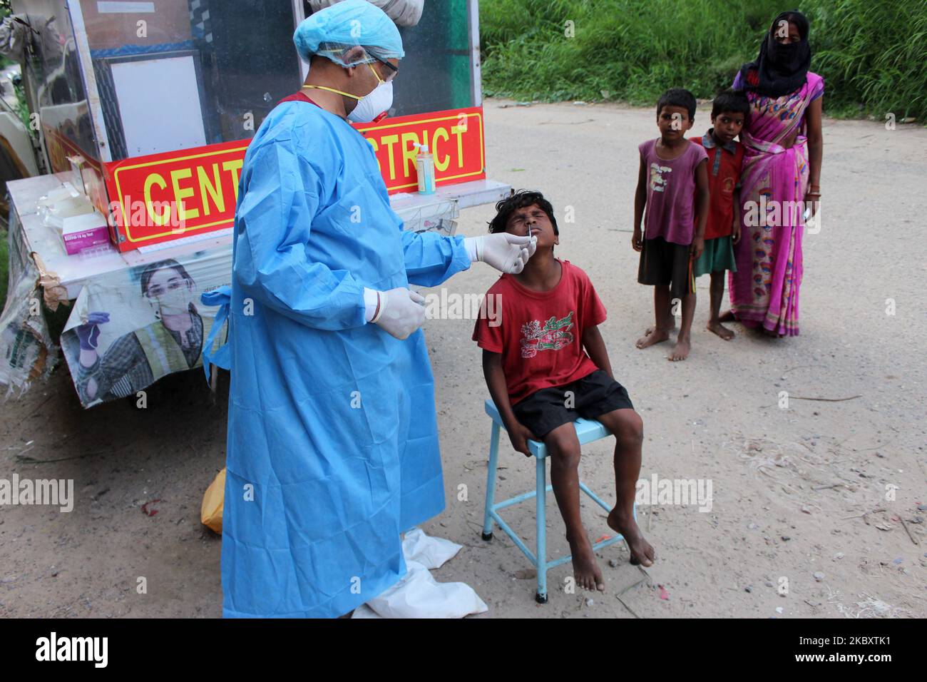 Nasal swab on child hi-res stock photography and images - Alamy