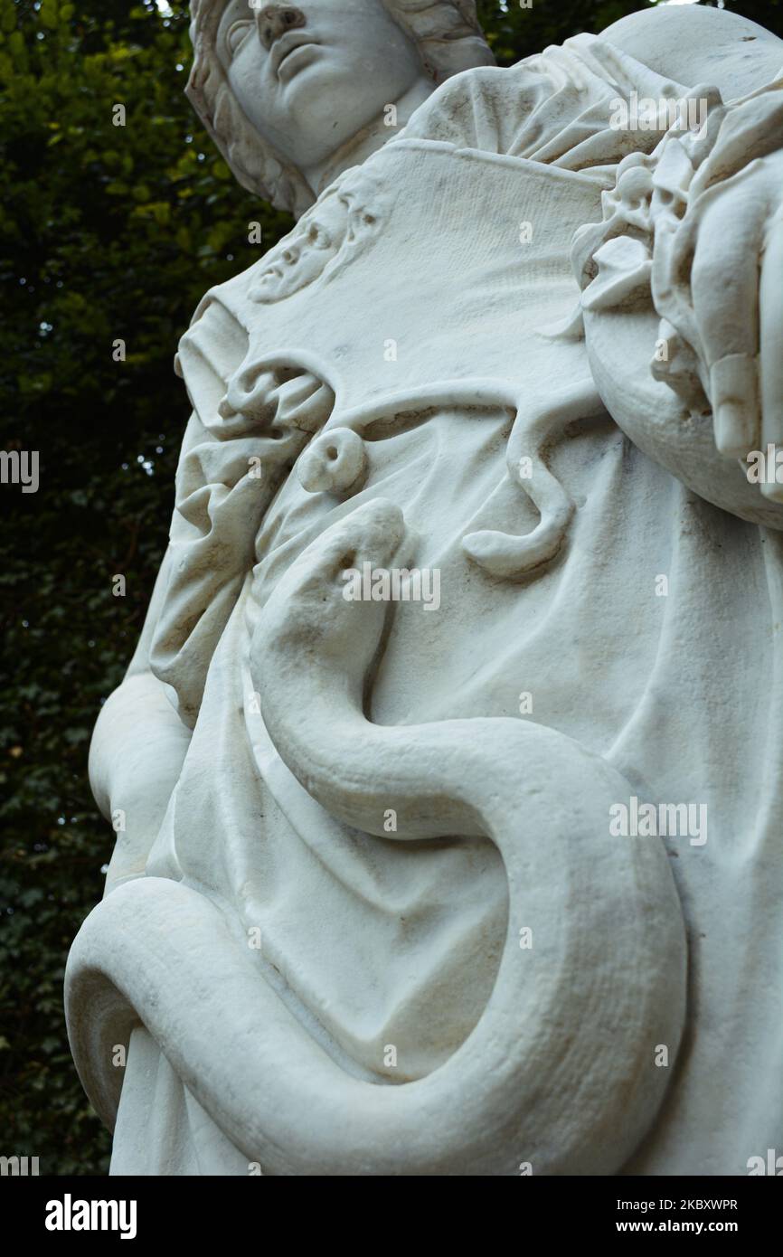 A closeup shot of a white snake statie sculpture in the Palace of ...