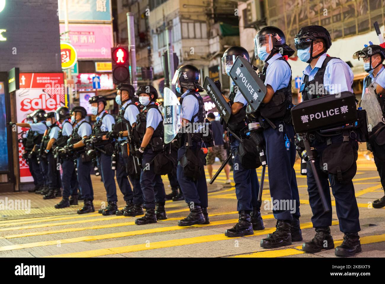 Riot police form a cordon on Sai Yeung Choi South street, in Mongkok ...