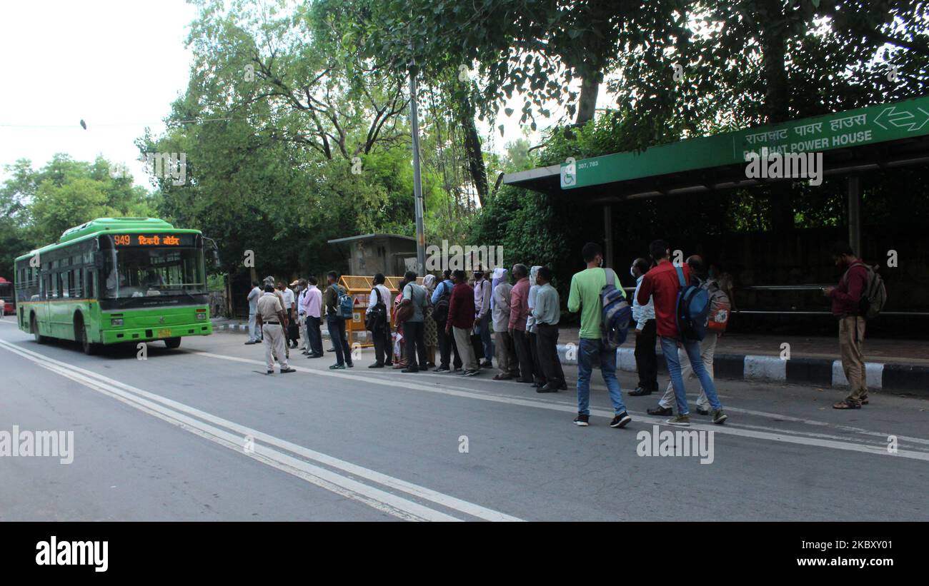 Board dtc buses hi-res stock photography and images - Alamy