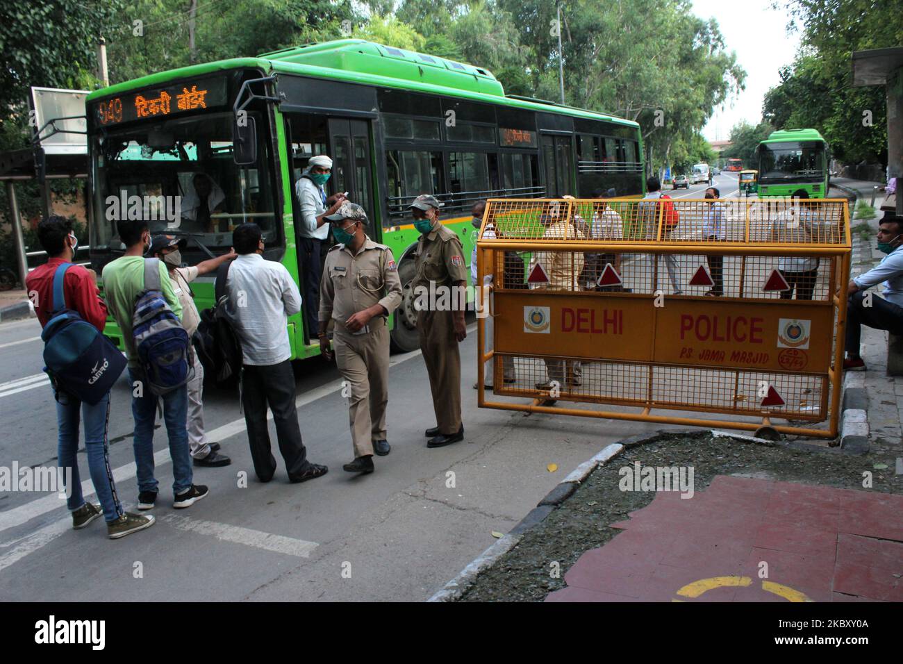 Board dtc buses hi-res stock photography and images - Alamy