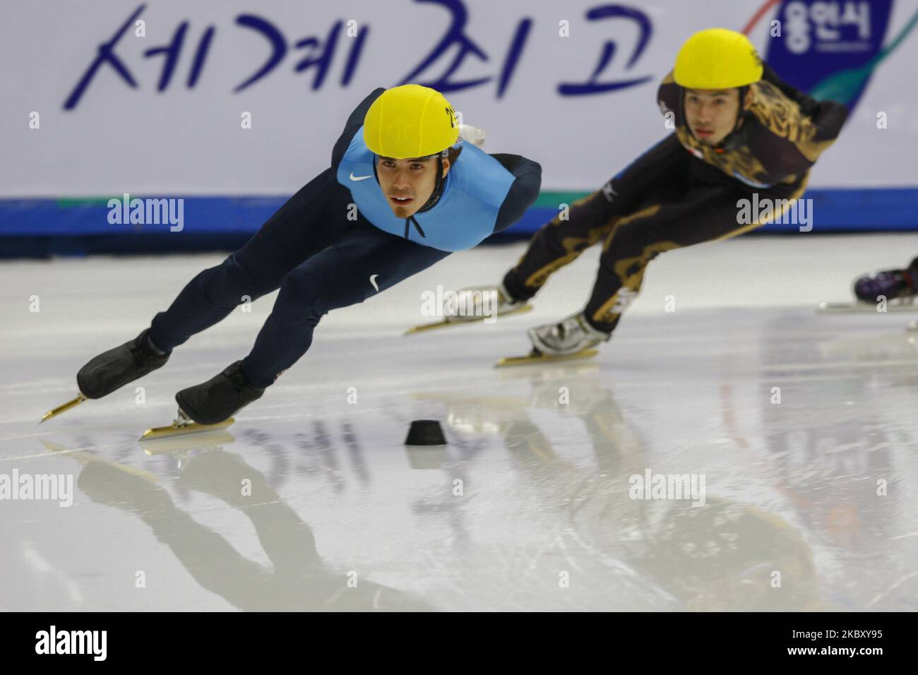 Ohno Apolo Anton, front, of the U.S. competes in the men's 5000-metres ...