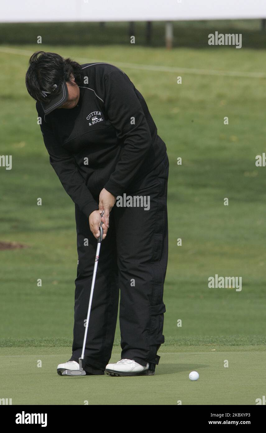 South korea pat hurst of arizona putts hi-res stock photography and ...