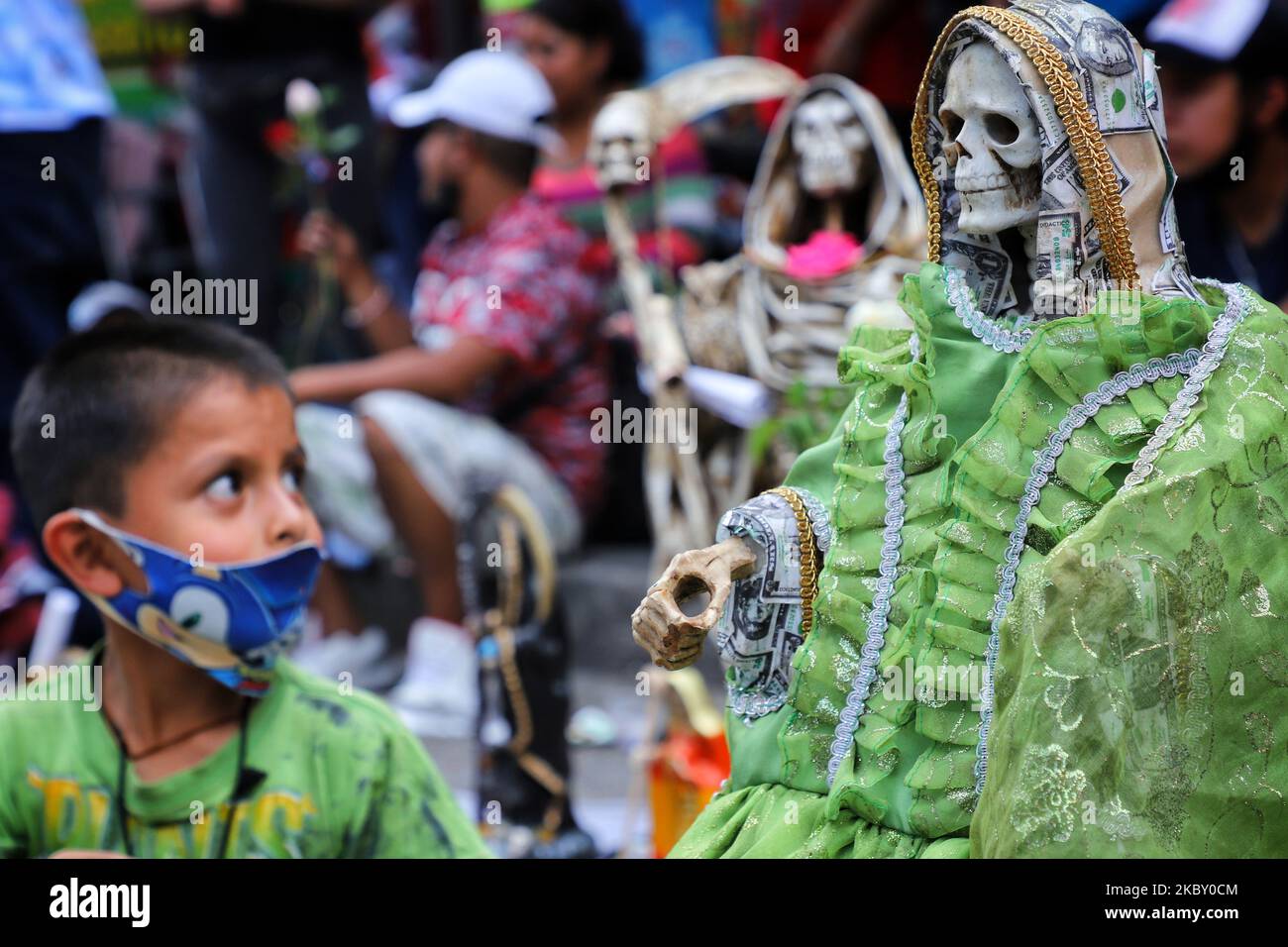 In the Barrio Bravo de Tepito, devotees of Santa Muerte crowd Calle ...