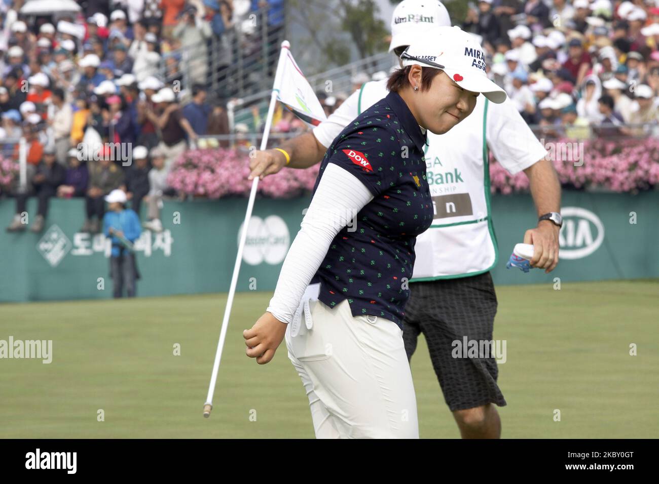 SHIN Jiyai of South Korea,take a bow to spectators after tournament ...