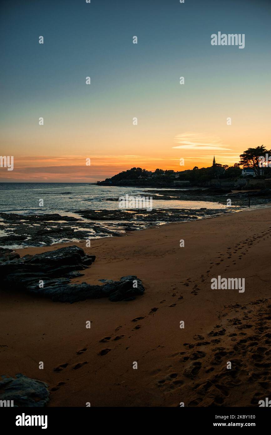 A vertical shot of a sandy beach during pinky sunset Stock Photo - Alamy