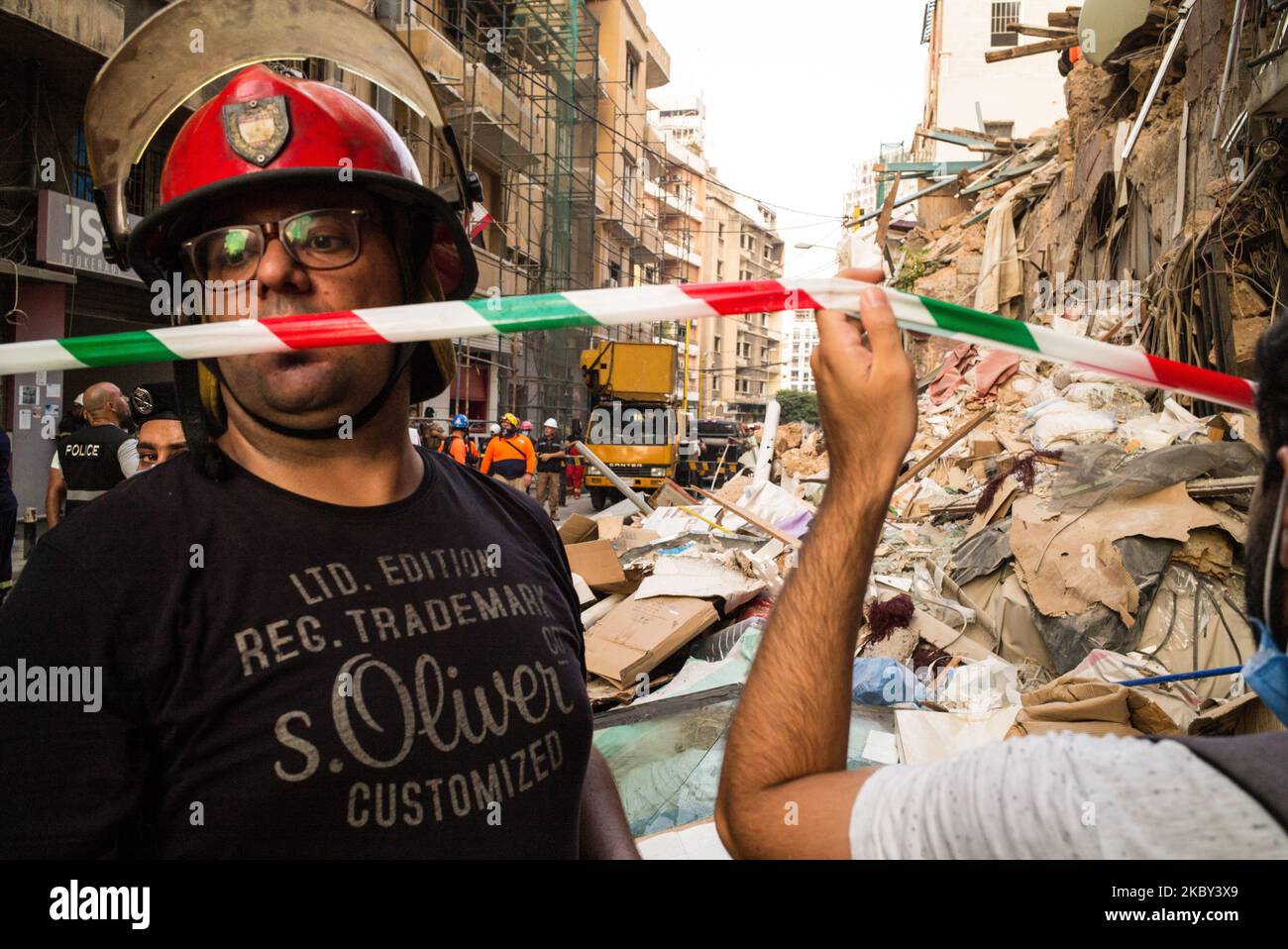 Destroyed buildig hi-res stock photography and images - Alamy