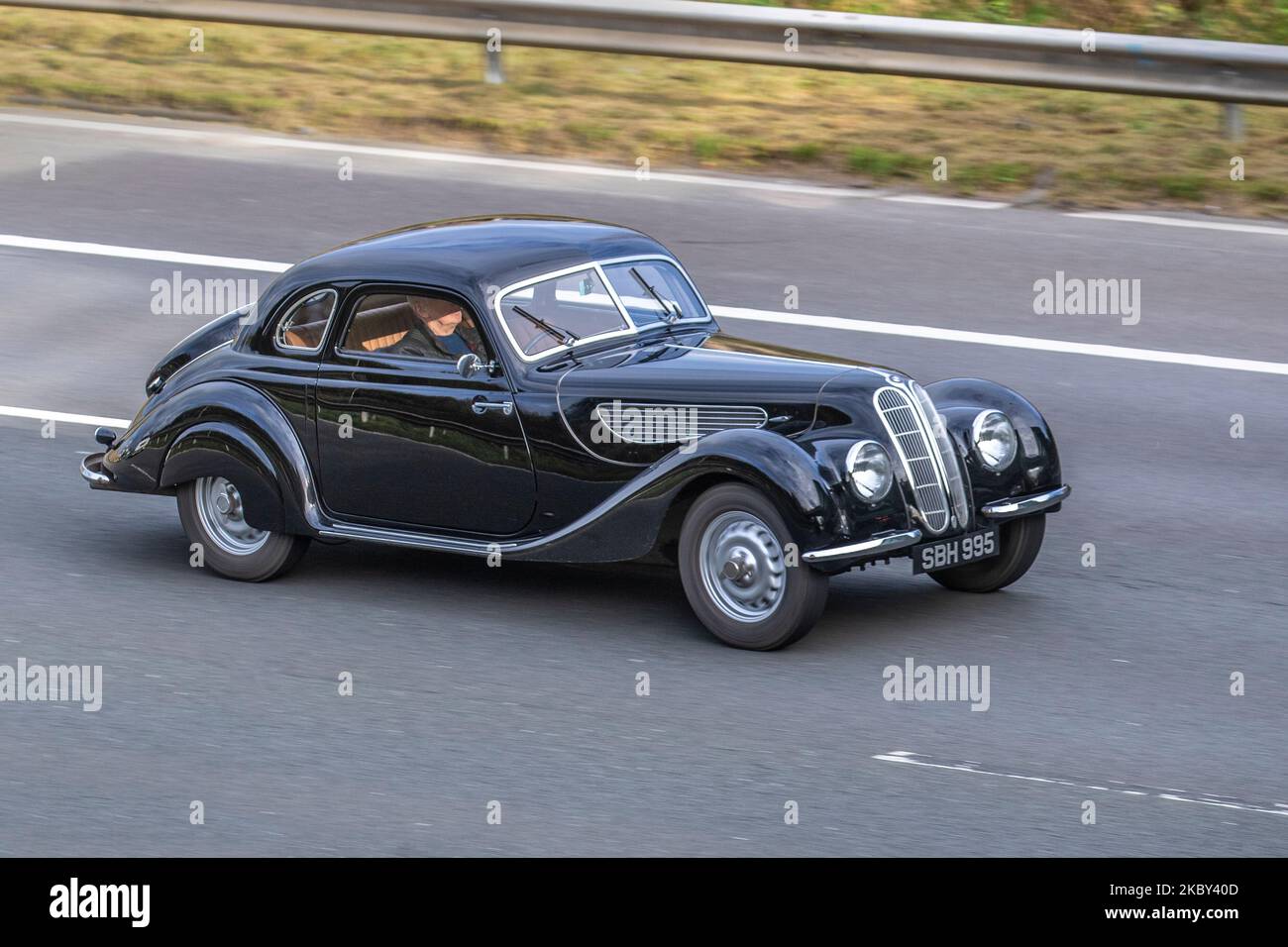 Open 2 seater with flowing wings hi-res stock photography and images ...