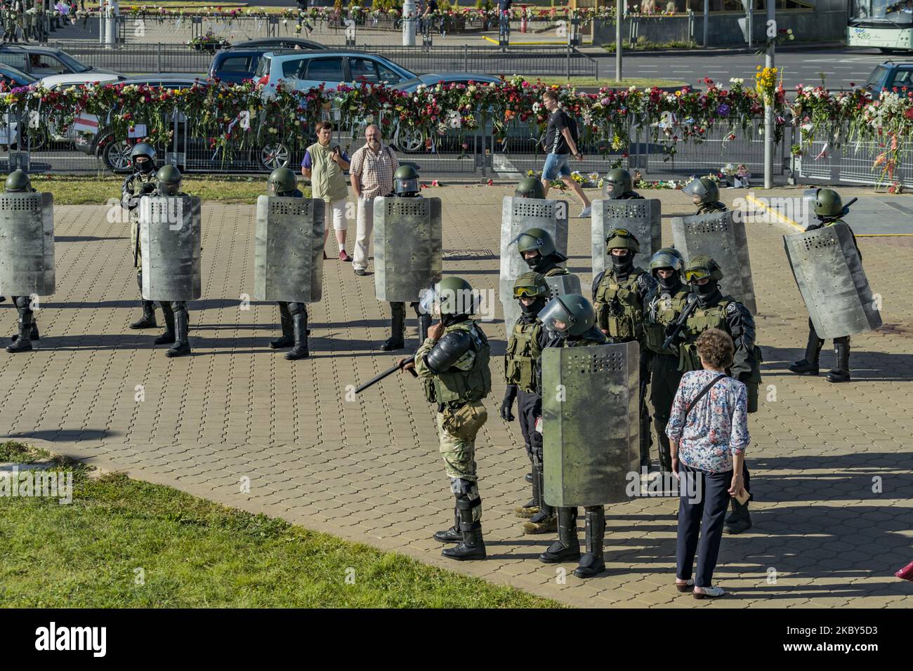 Militarized police blocks hi-res stock photography and images - Alamy