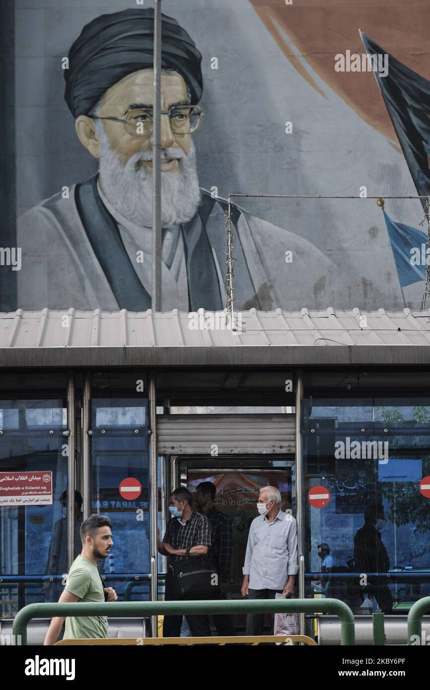 Portraits of irans supreme leader ayatollah ali khamenei hi-res stock ...