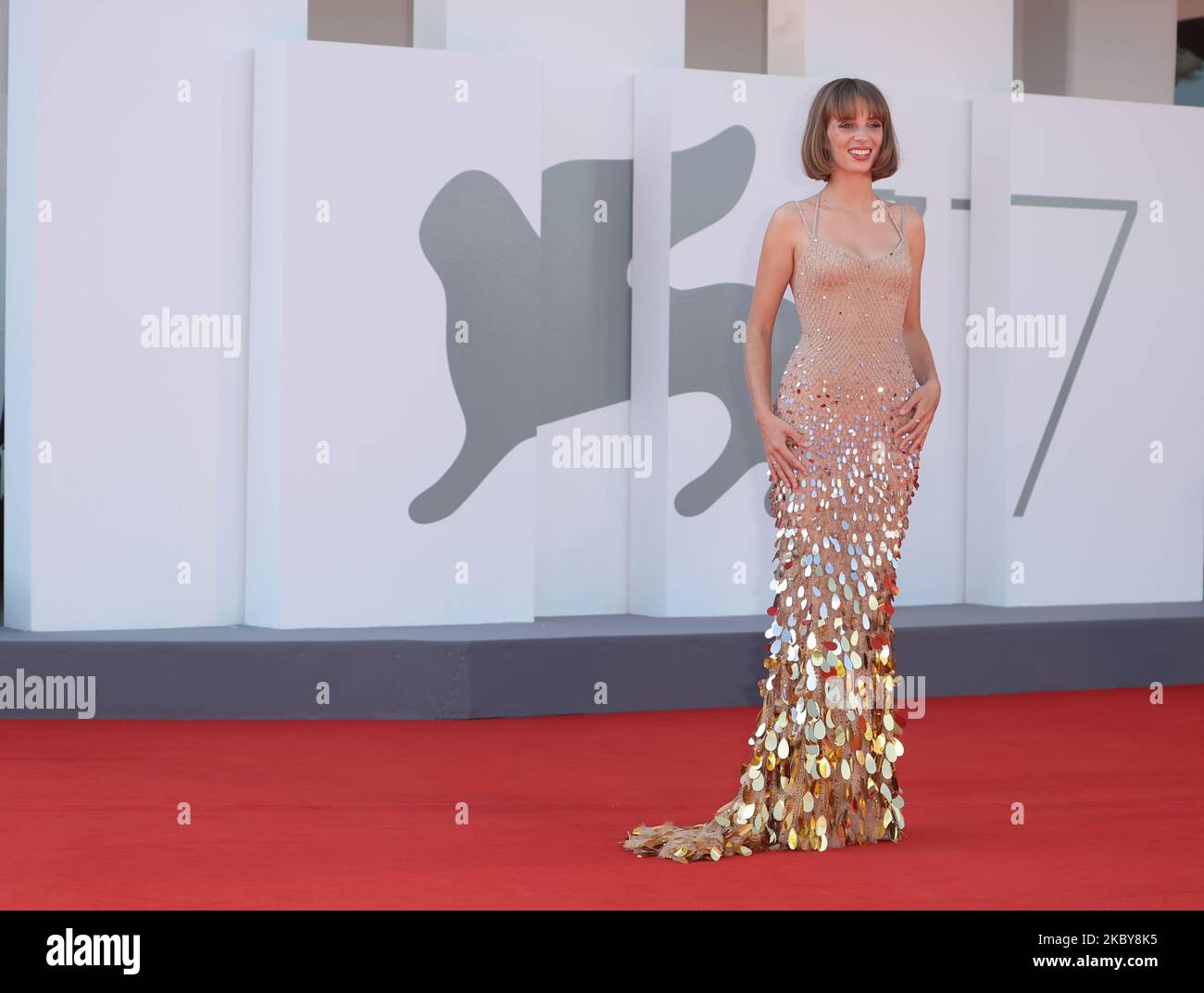 Maya Hawke walks the red carpet ahead of the movie "Mainstream" at the ...