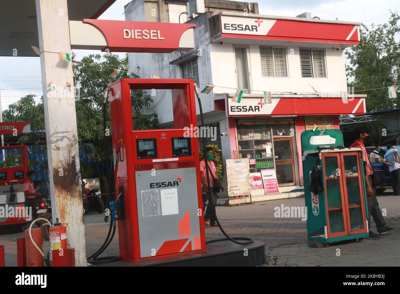 Essar petrol pump worker hi-res stock photography and images - Alamy