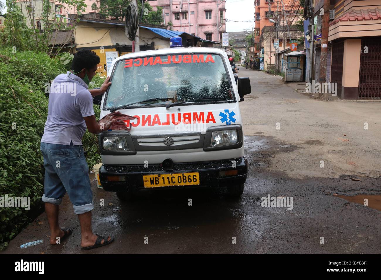 Clean ambulances hi-res stock photography and images - Alamy