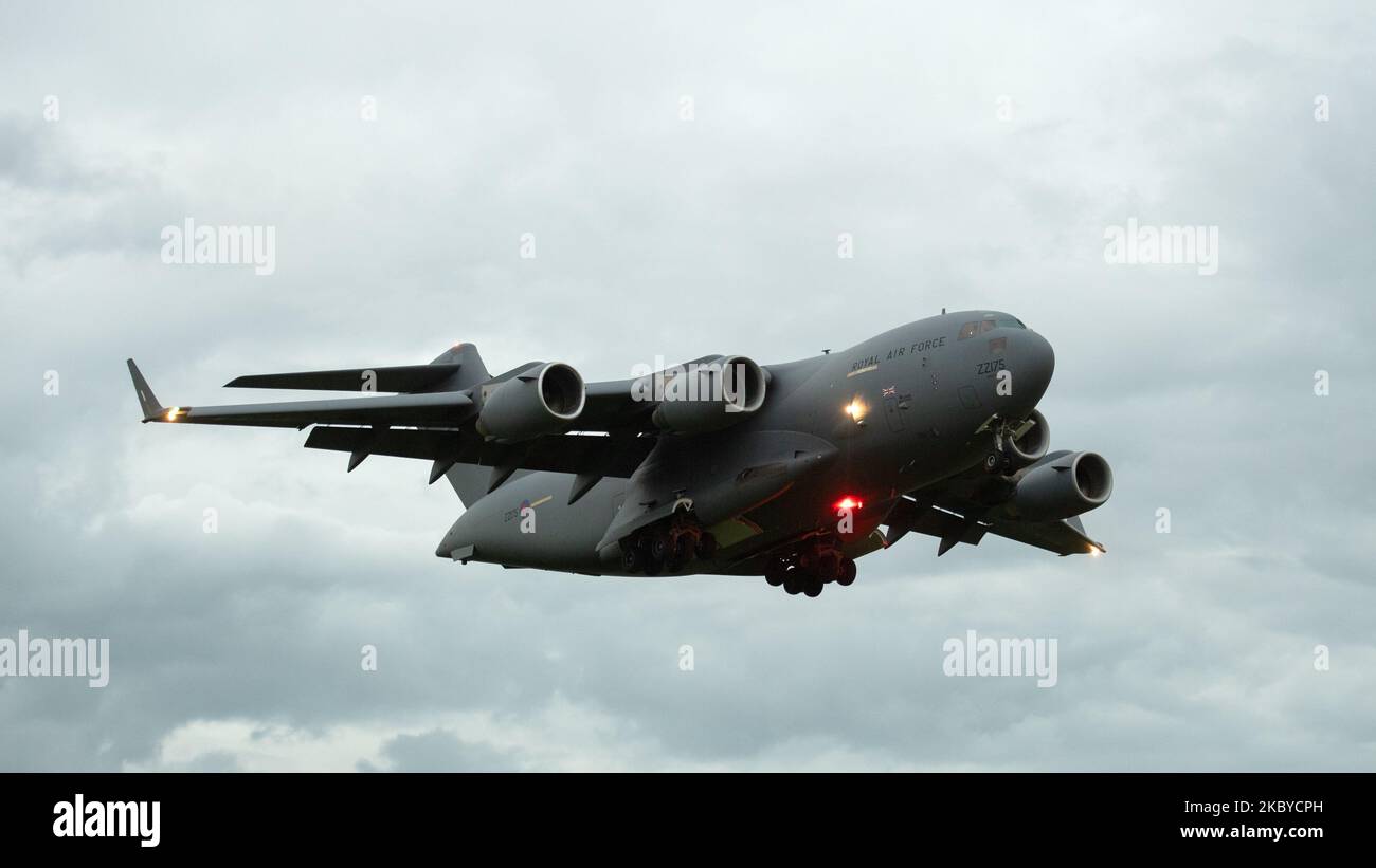 ZZ175 Royal Air Force Boeing C-17A Globemaster III approaches into RAF ...