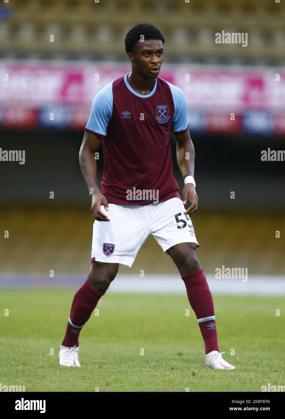Sean adarkwa of west ham united u21 hi-res stock photography and images ...