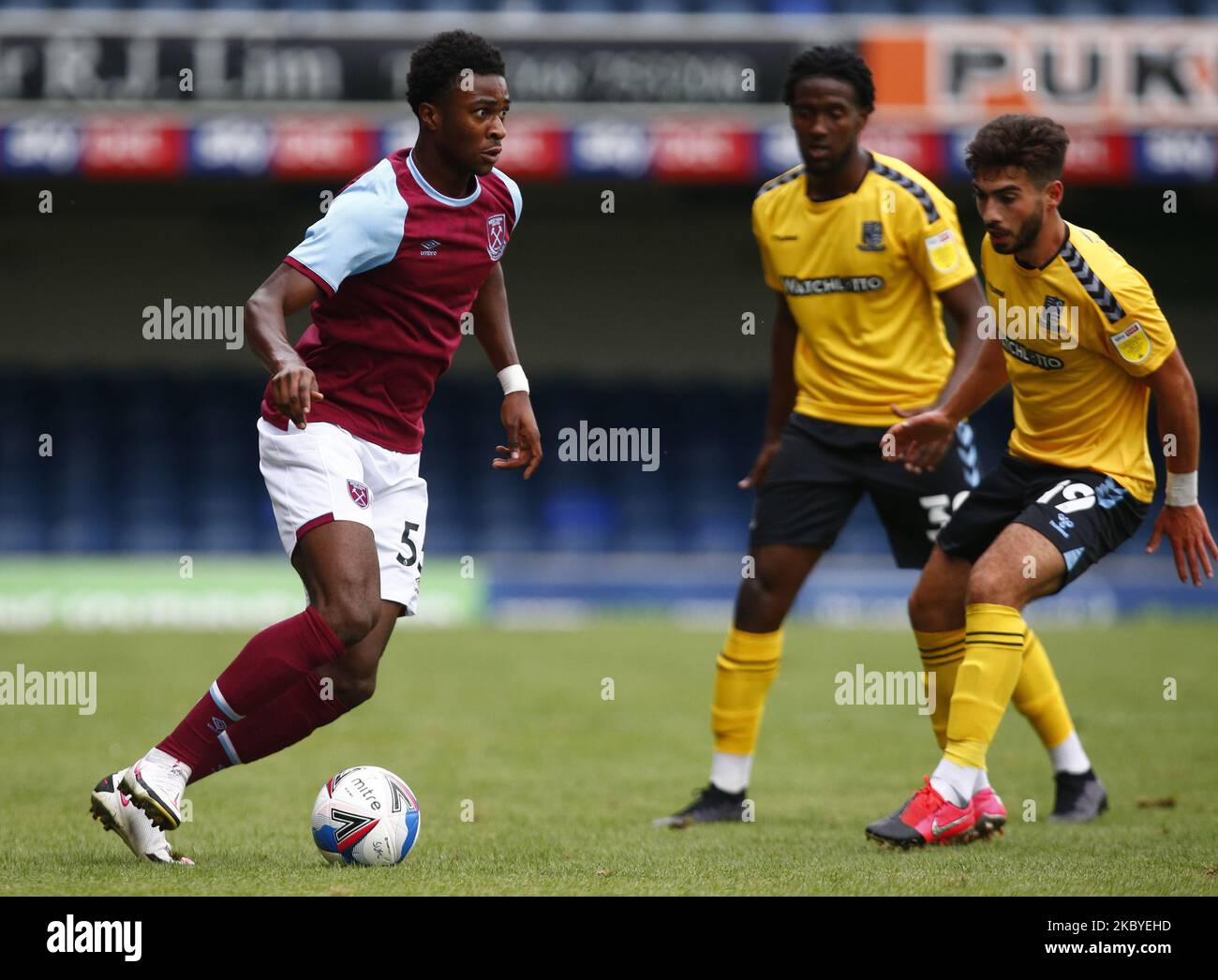 Sean adarkwa of west ham united u21 hi-res stock photography and images ...