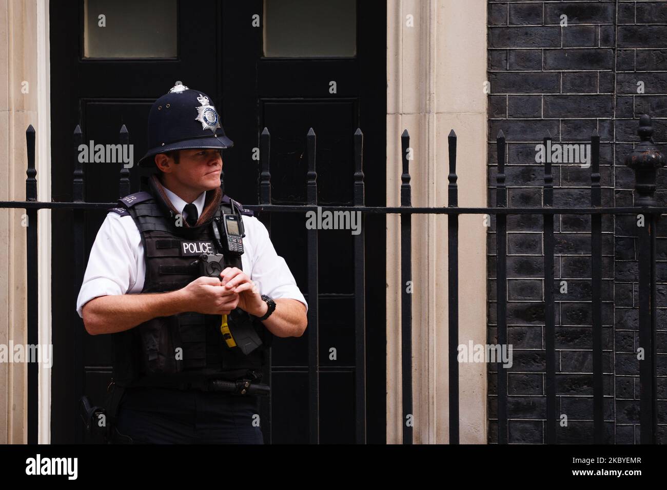Metropolitan police official photo hi-res stock photography and images ...