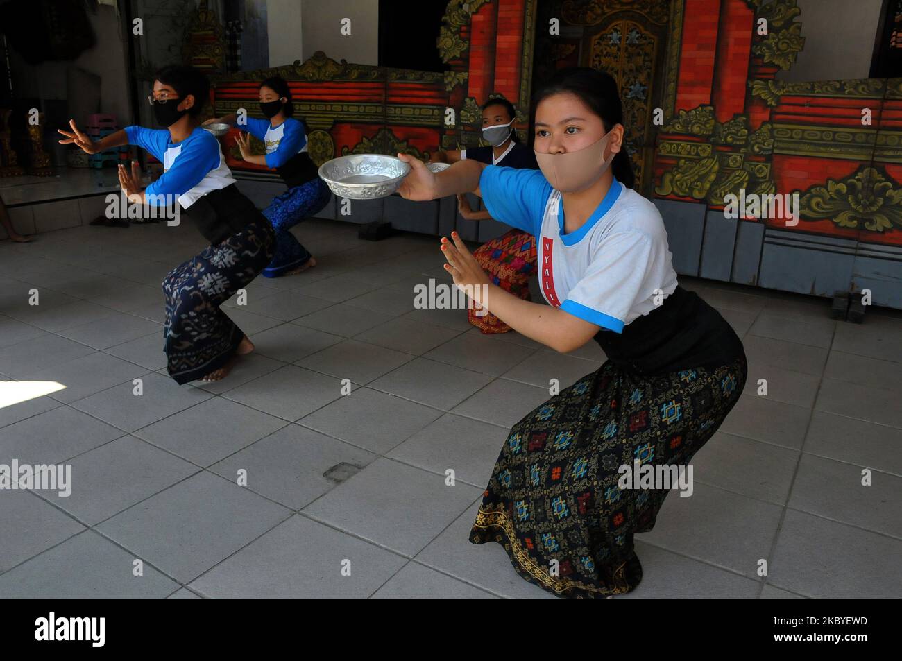 Activities of balinese villagers hi-res stock photography and images ...