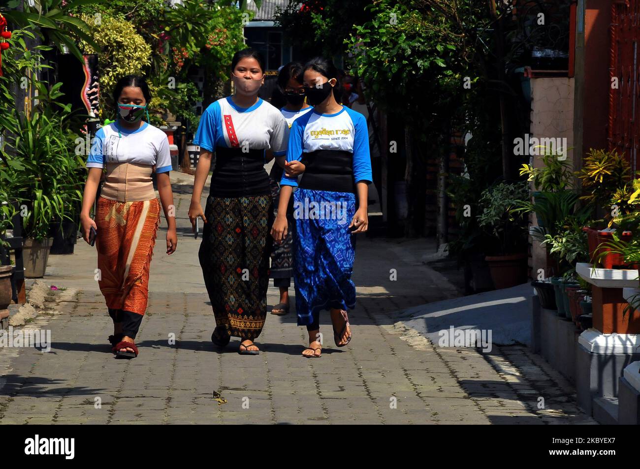 Activities of balinese villagers hi-res stock photography and images ...