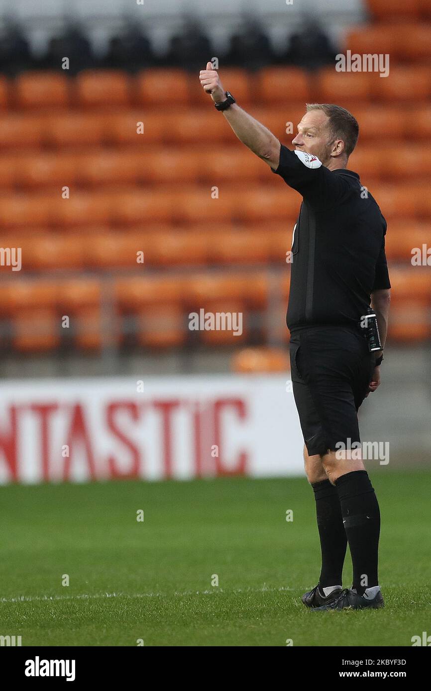 Match referee conor brown hi-res stock photography and images - Alamy