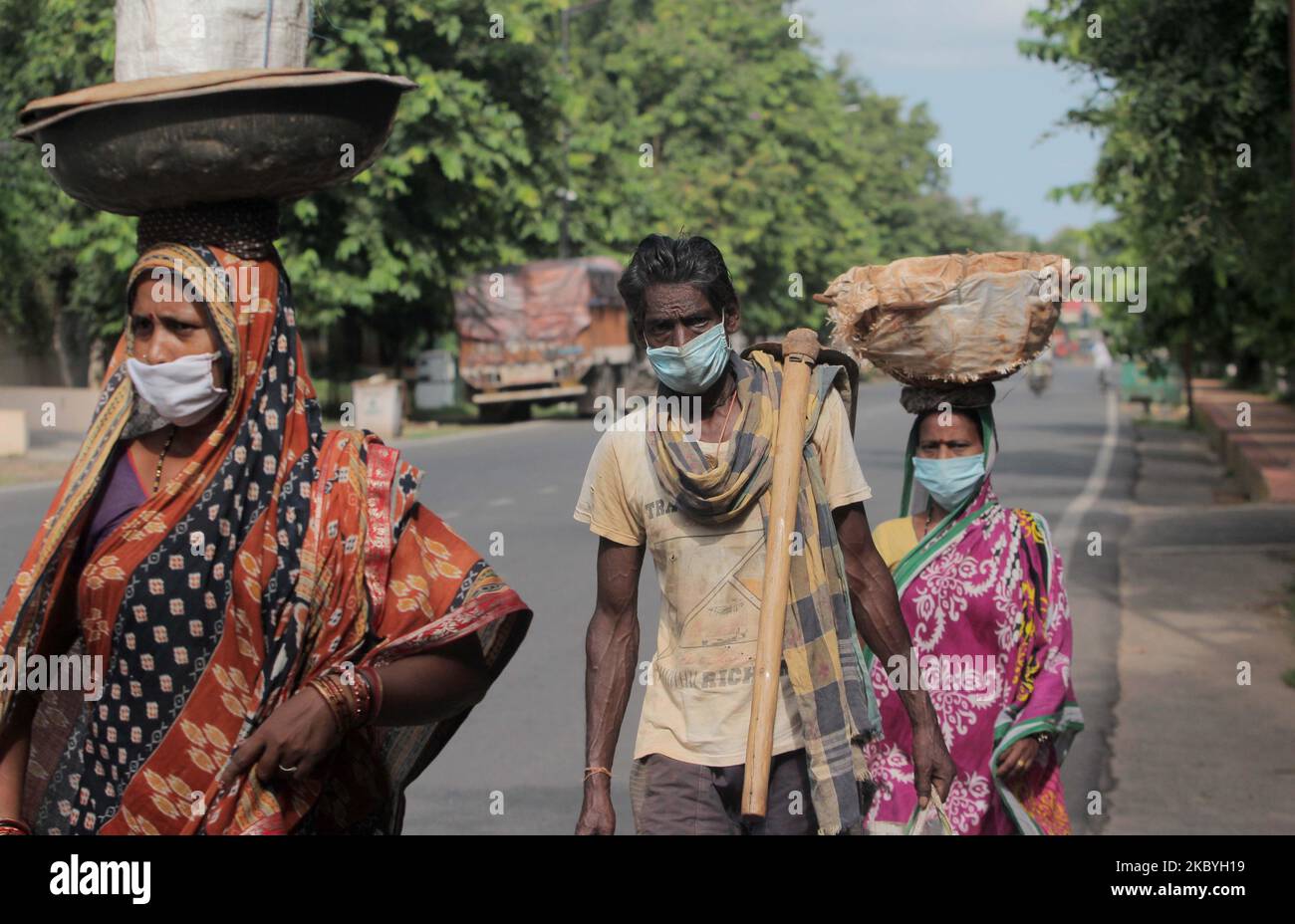 Indian daily wage laborers hi-res stock photography and images - Alamy