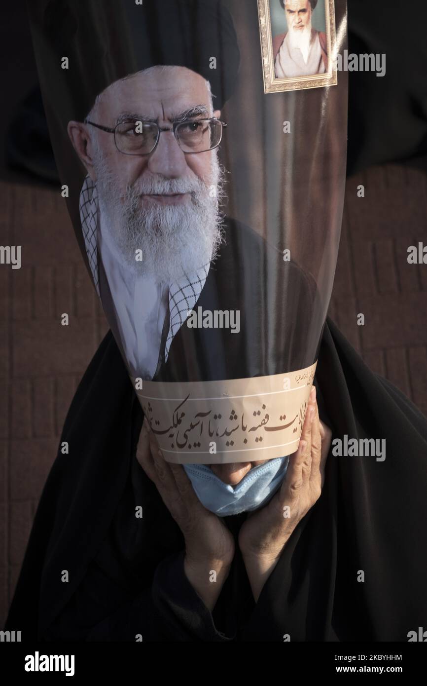 Ayatollah khomeini mask hi-res stock photography and images - Alamy