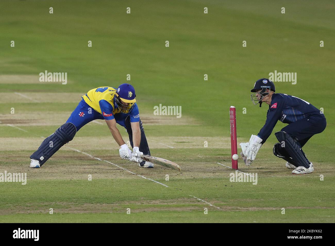 Wide ball cricket hi-res stock photography and images - Alamy