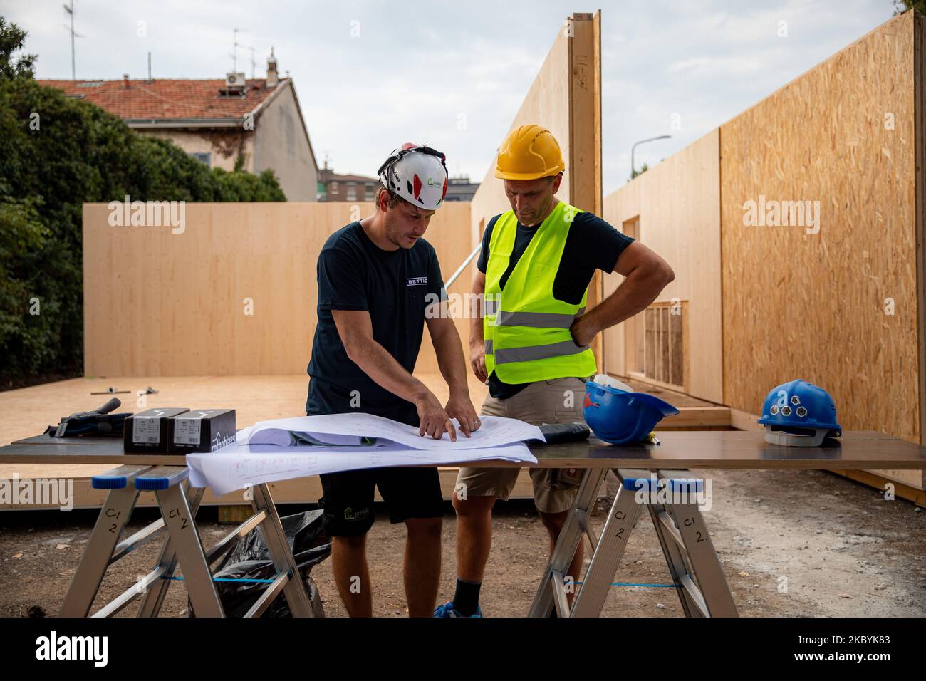 Temporary class modules hi-res stock photography and images - Alamy