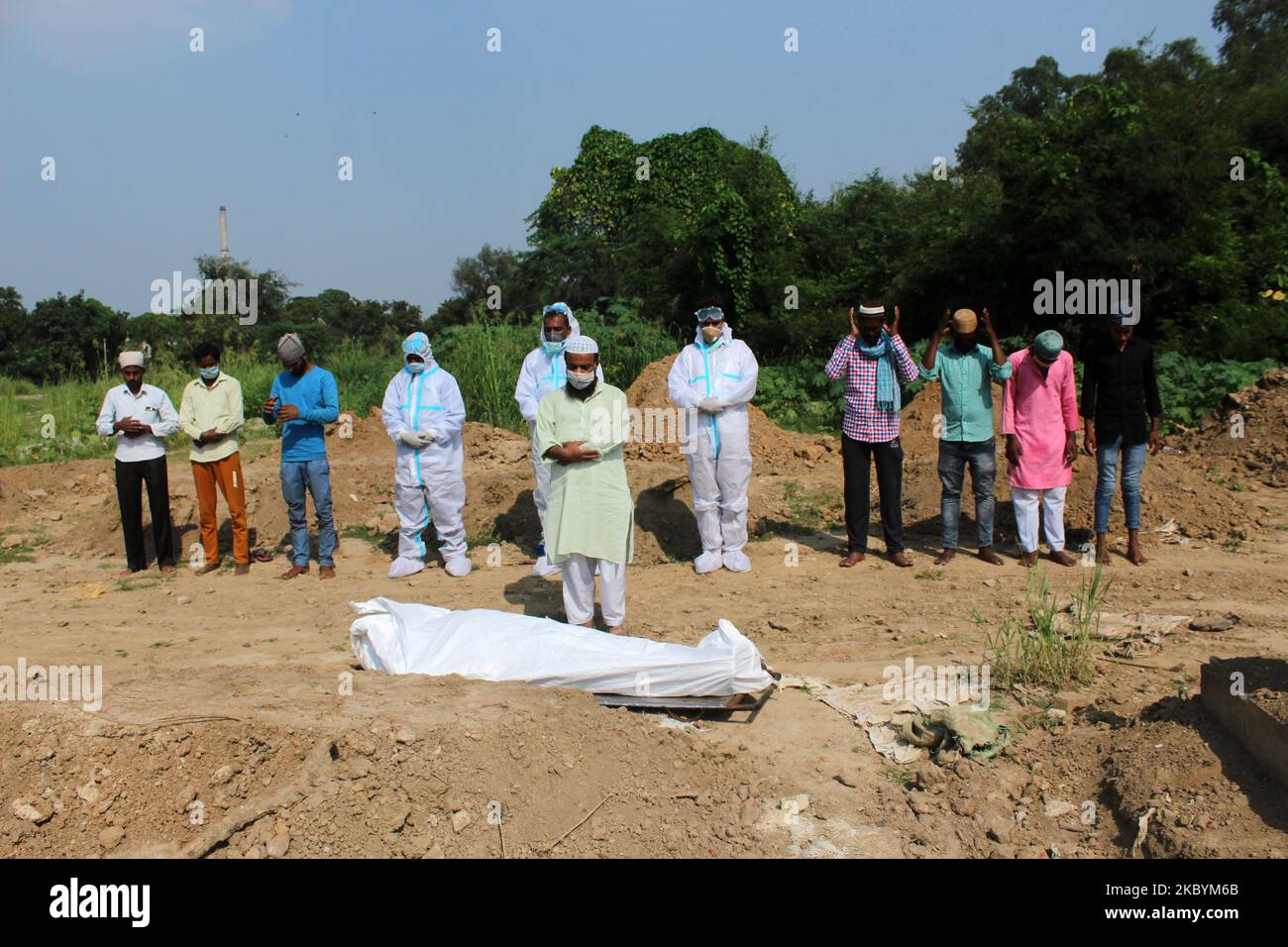 Qabristan graveyard hi-res stock photography and images - Alamy