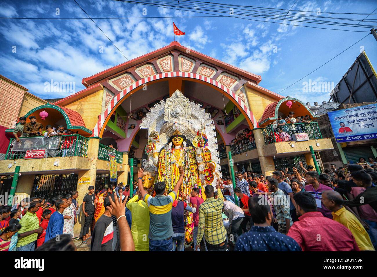 Bhadreswar, India. 03rd Nov, 2022. Hindu devotees offering prayers ...